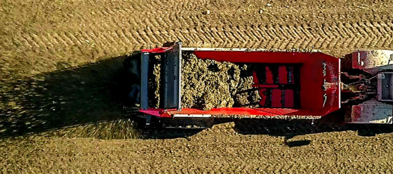 HIGHER VOLUME AND OUTPUT FROM NEW KTWO SPREADERS – T H WHITE Agriculture