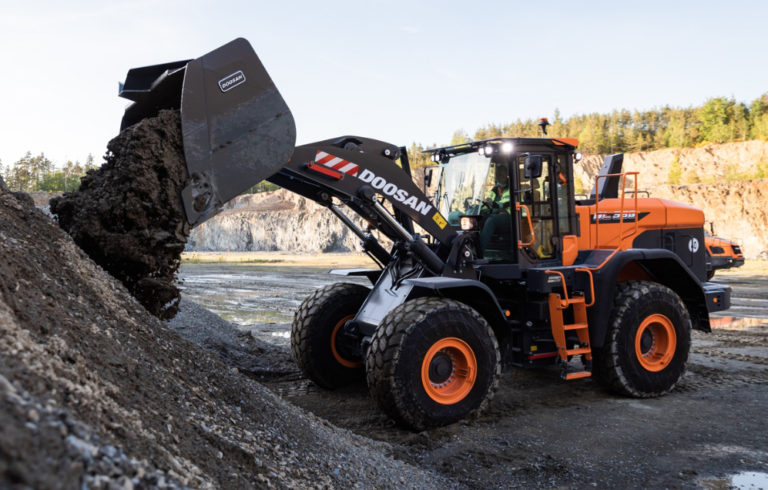 See the new Doosan DL380-7 Wheeled Loader in action - T H WHITE Group
