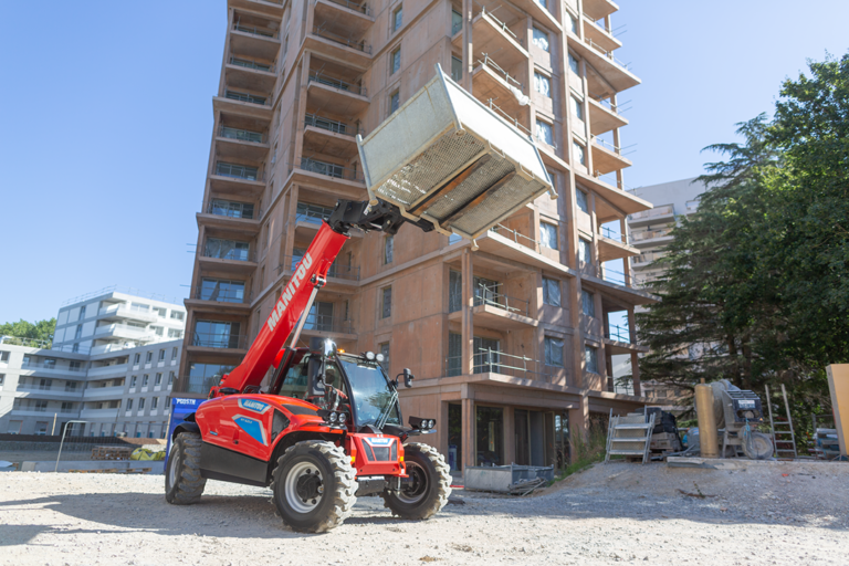 Manitou launches NEW MT 625 Fully Electric Telehandler - T H WHITE ...